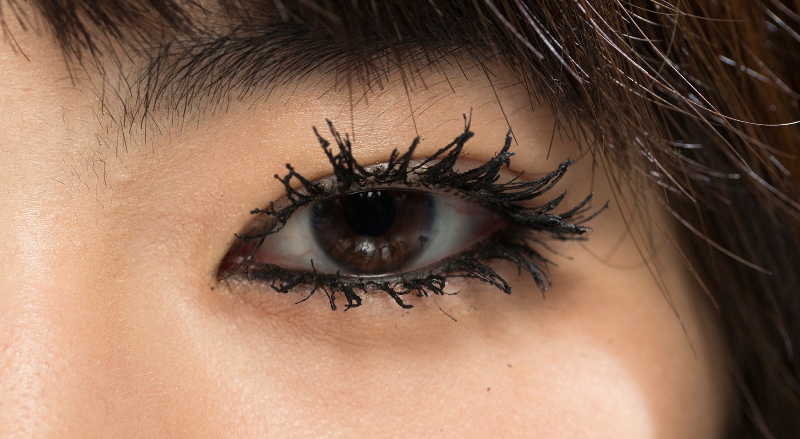 How to Avoid Spider-Lashes Mascara
